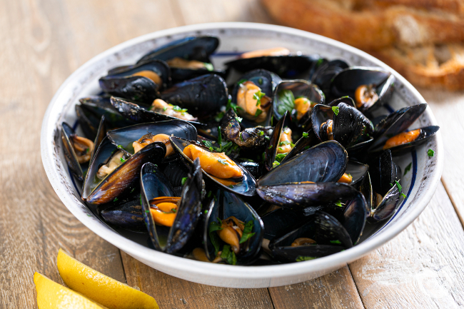 Miesmuscheln nach Matrosenart - Italienische Rezepte von GialloZafferano