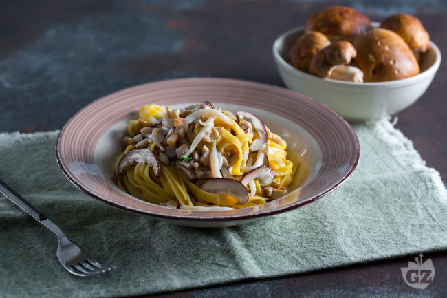 Tagliatelle mit Tintenfisch und Pilzen - Italienische Rezepte von ...