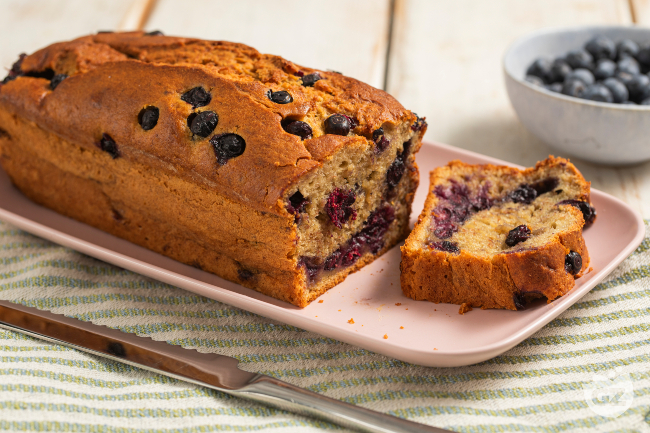 Bananen-Heidelbeer-Pfundkuchen - Italienische Rezepte von GialloZafferano