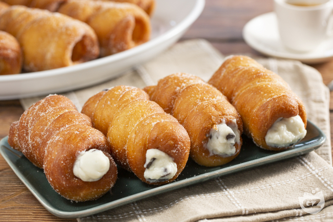 Frittierte sizilianische Cartocci - Italienische Rezepte von GialloZafferano