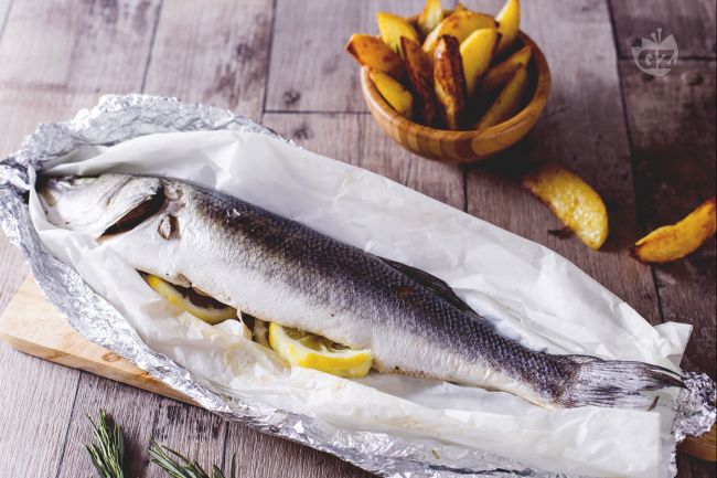 Seebarsch im Ofen mit Zitronenkartoffeln - Italienische Rezepte von ...